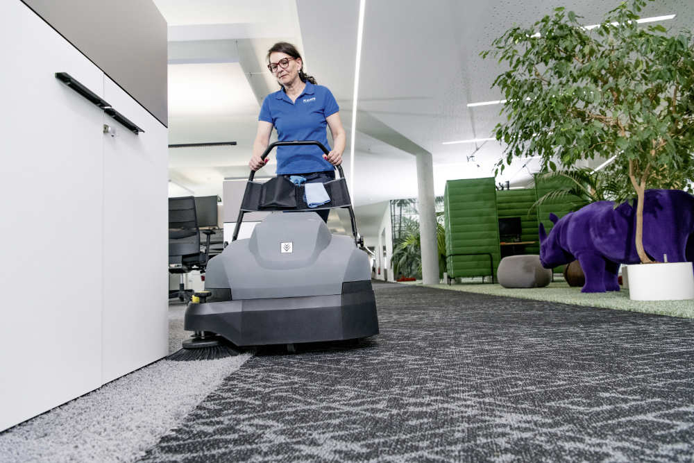 5 Things to Consider When Buying a Refurbished Floor Sweeper | Kärcher Used